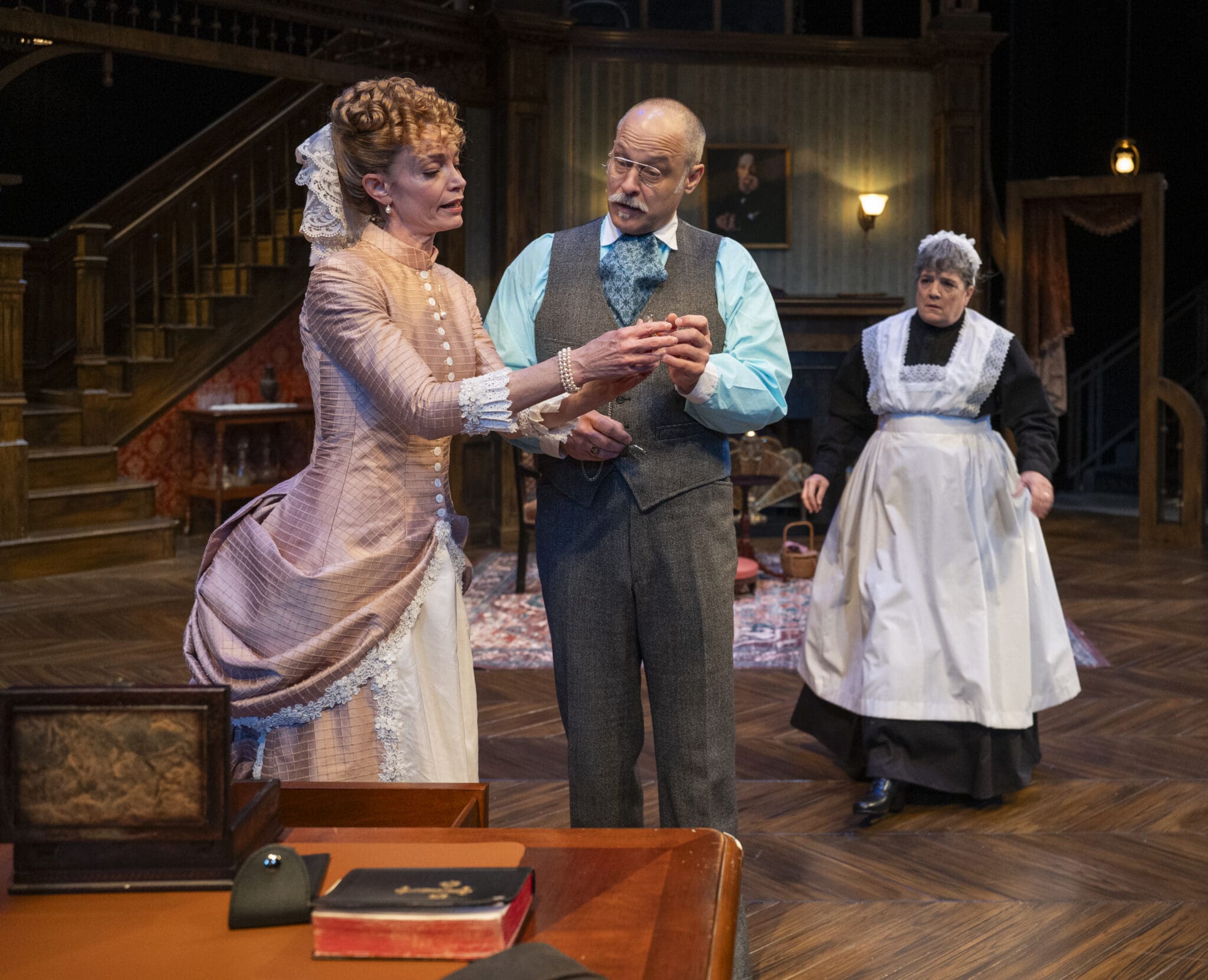 Theater Review: GASLIGHT (Northlight Theatre)